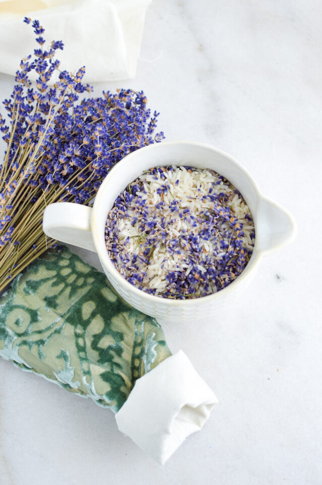 DIY Aromatherapy Rice Bags for Eyes (Hot or Cold Eye Pillows) - Get ...